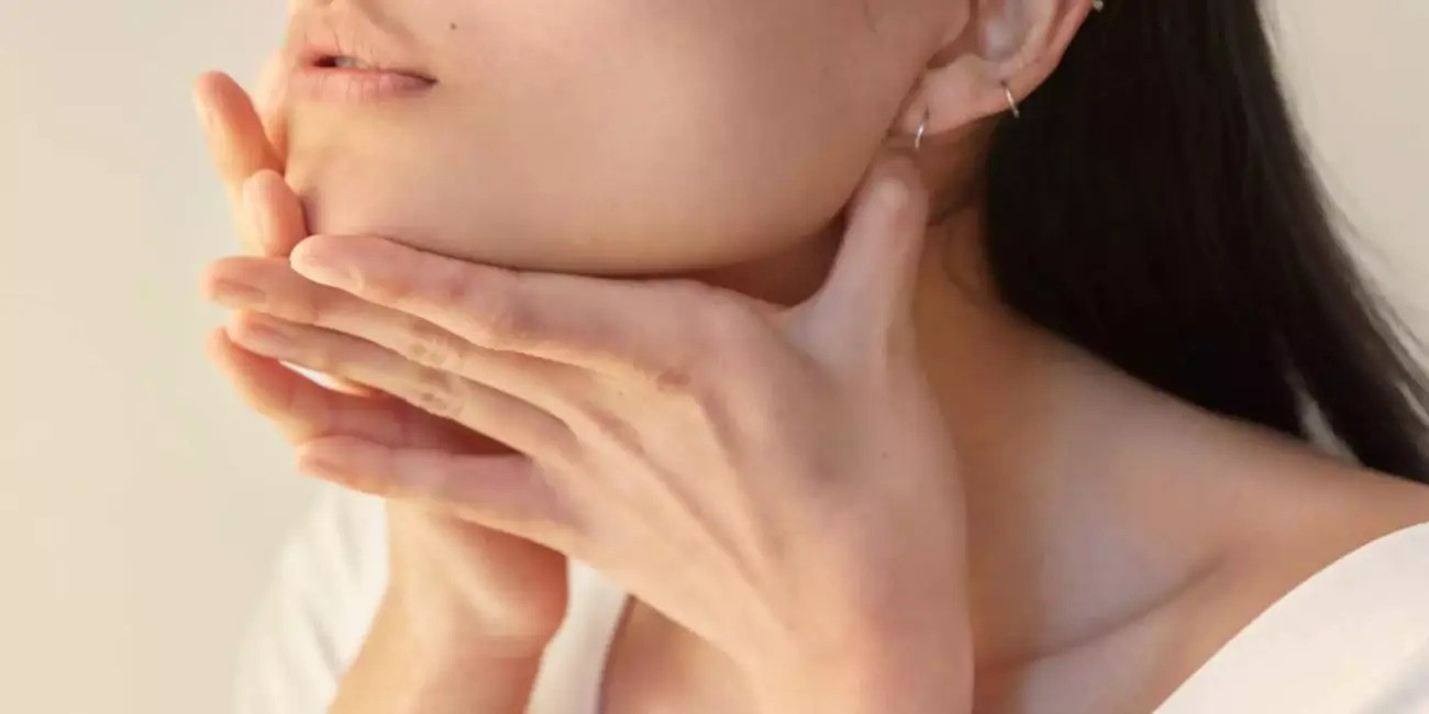 The Easy Way to Build a Sharp Jawline at Home | TheSmartUse